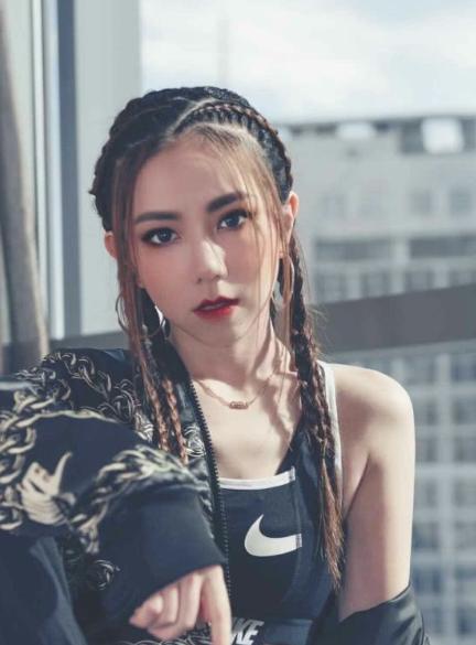 The star changed his life by "Singer": Deng Ziqi debuted on stage and ...