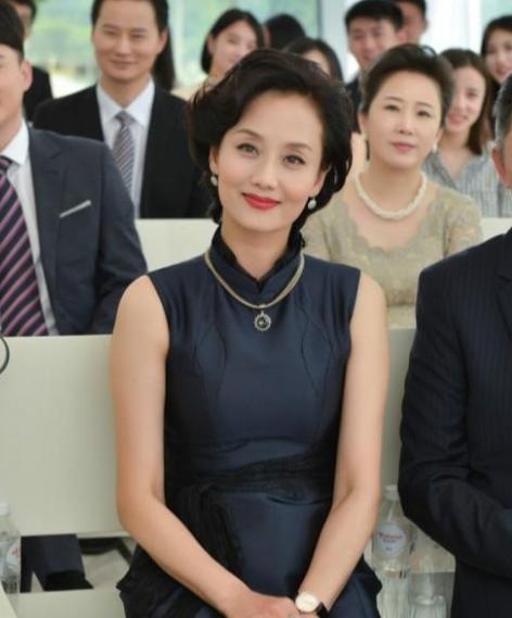 Murong Yunhai's mother, Li Ying, walked on the catwalk, Hu Bing was ...