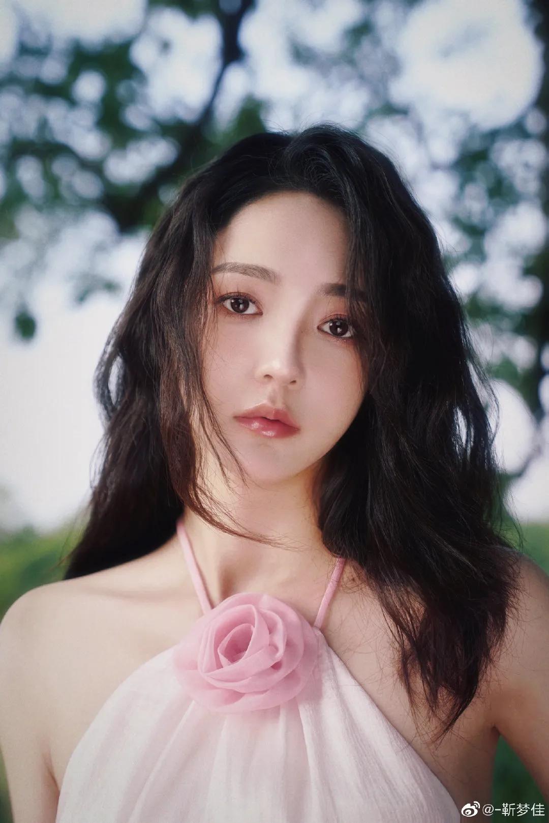 Jin Mengjia Meitu Issue 8 - iNEWS