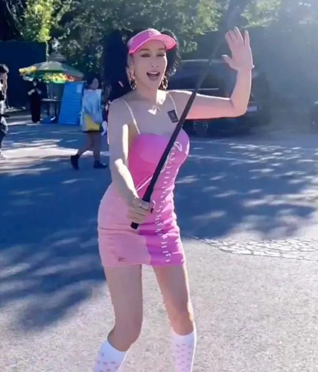 53-year-old Christy Chung is still very sexy, with a hot body without ...