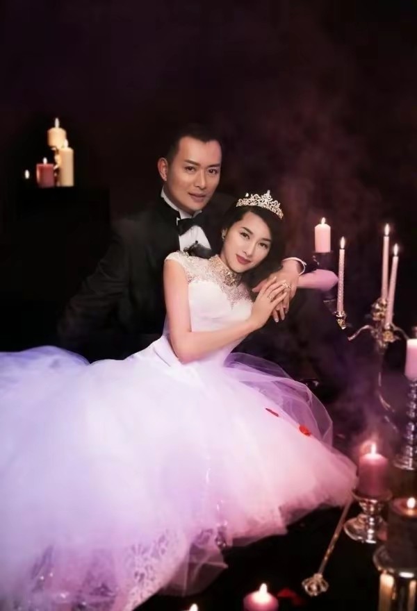 Huang Haibing's 12-year-old wife was a model champion, she is virtuous ...