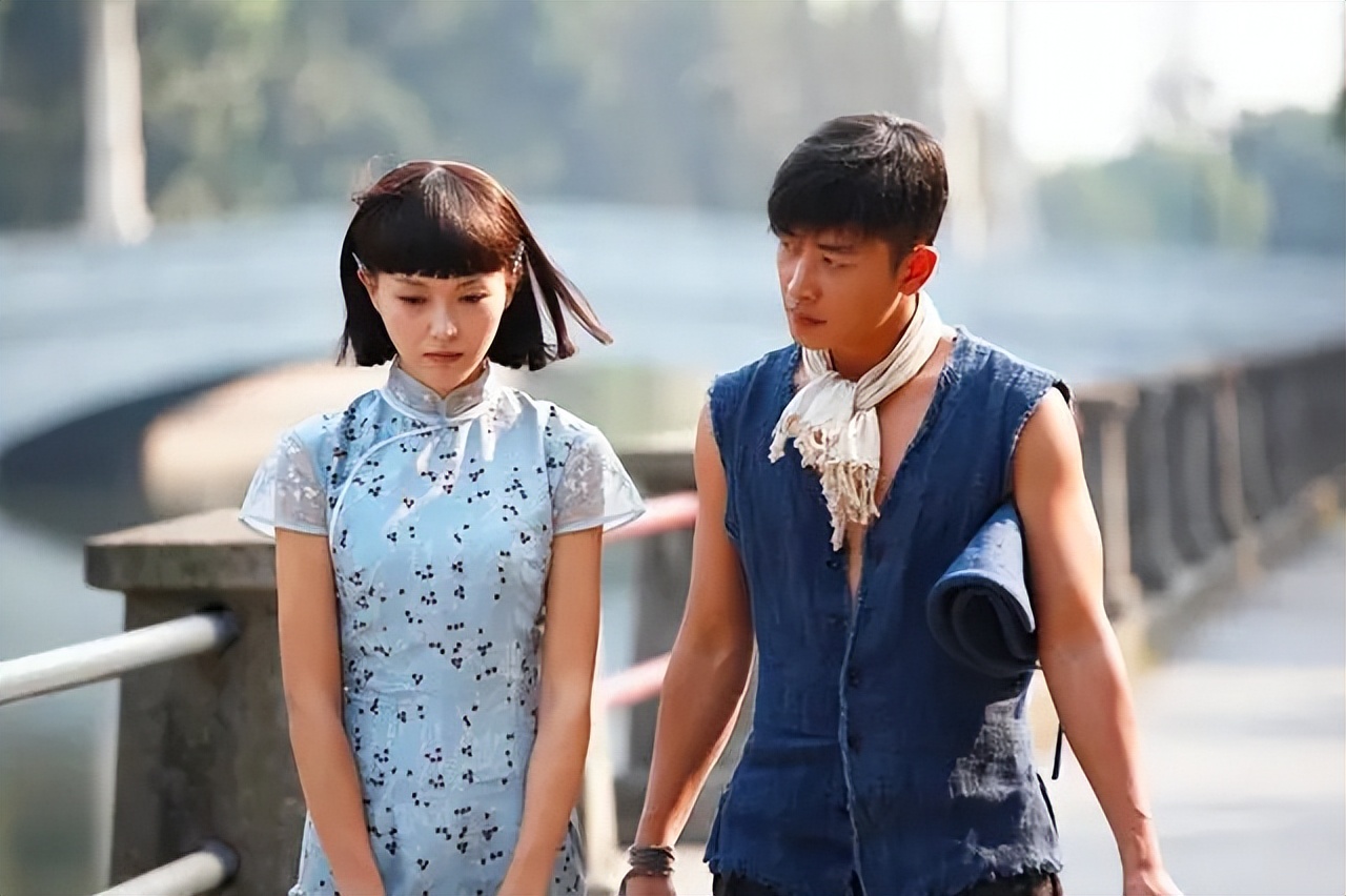 Luo Jin was hugged and kissed by a beautiful woman on stage, who pays ...