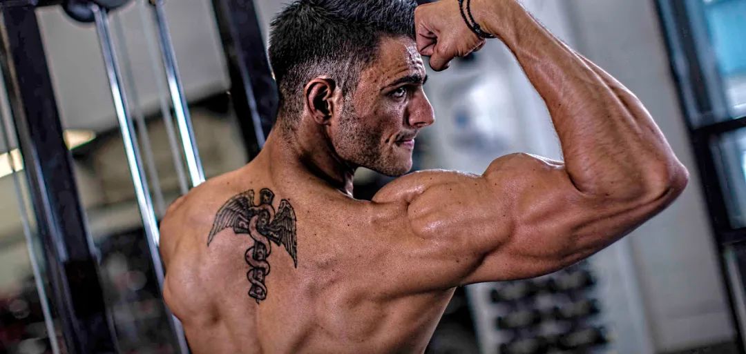 Horror muscle-building effect: weird 4x4 training, simple to explosive ...