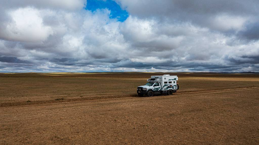 Drive around the world in a Ram 5500 Earth Wanderer 4WD off-road RV - iNEWS