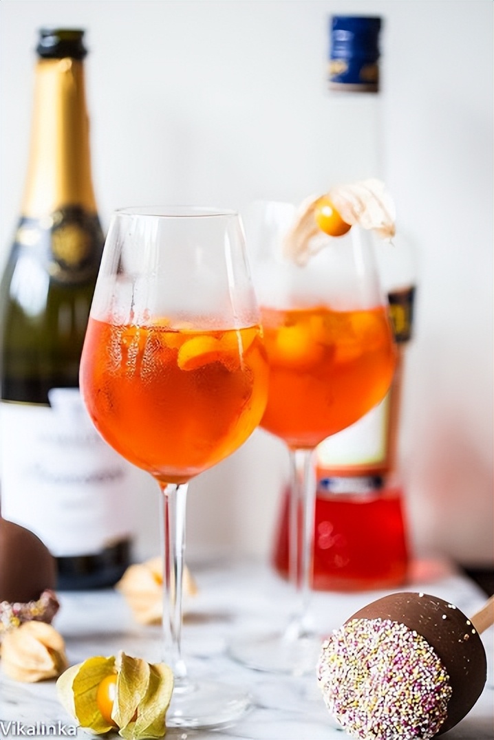 Aperitif Hour - The Art of Relaxation - iMedia