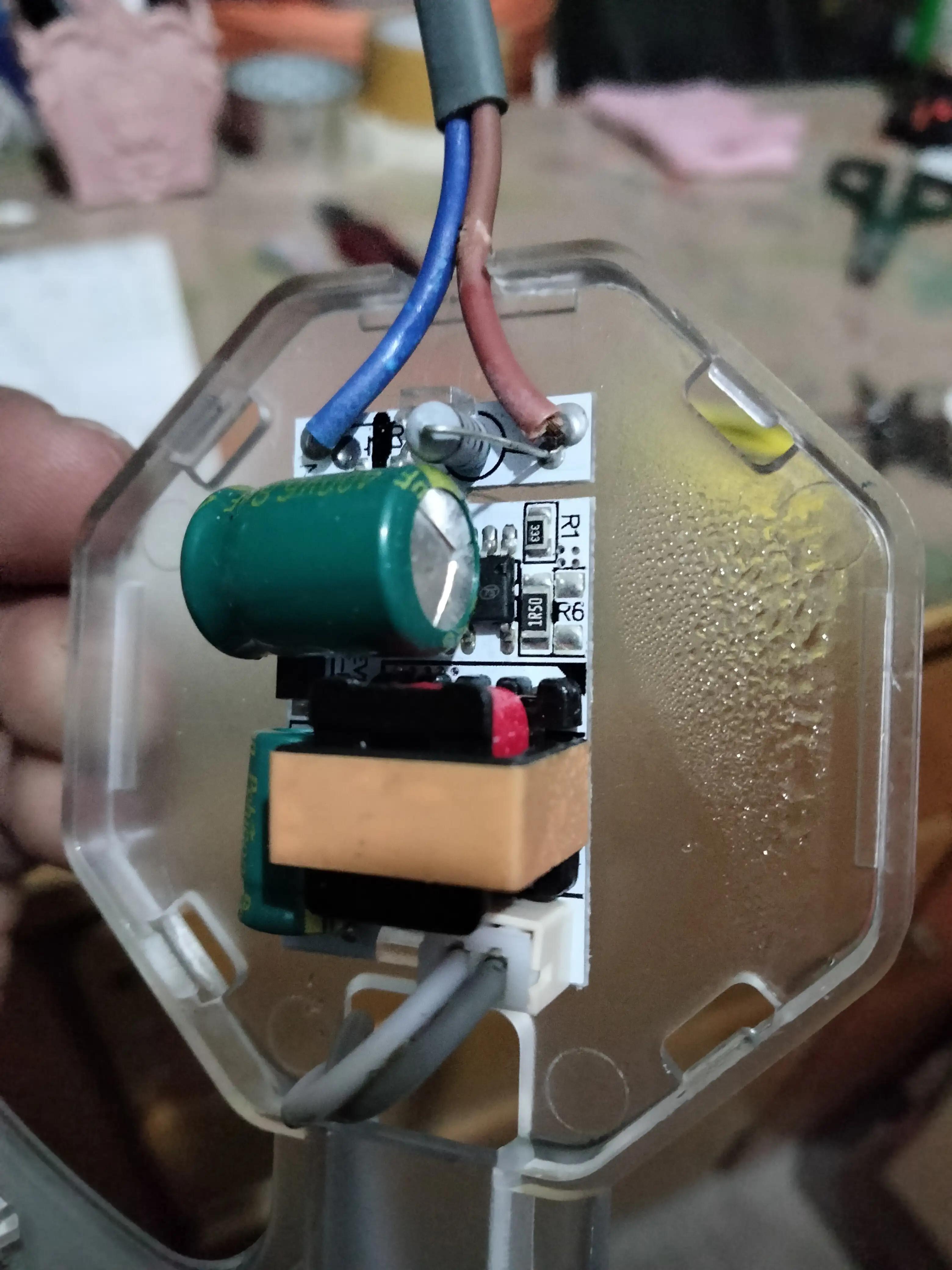 The internal structure of the wick of the 18-watt LED ceiling lamp (the ...