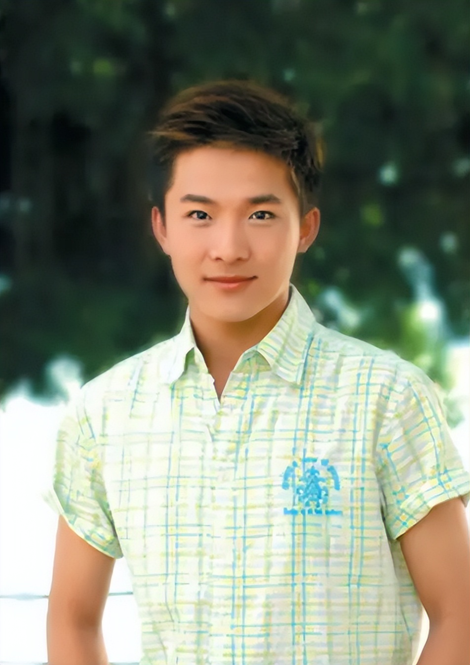 Bian Ce: Became a CCTV anchor at the age of 25, fell from the 8th floor ...