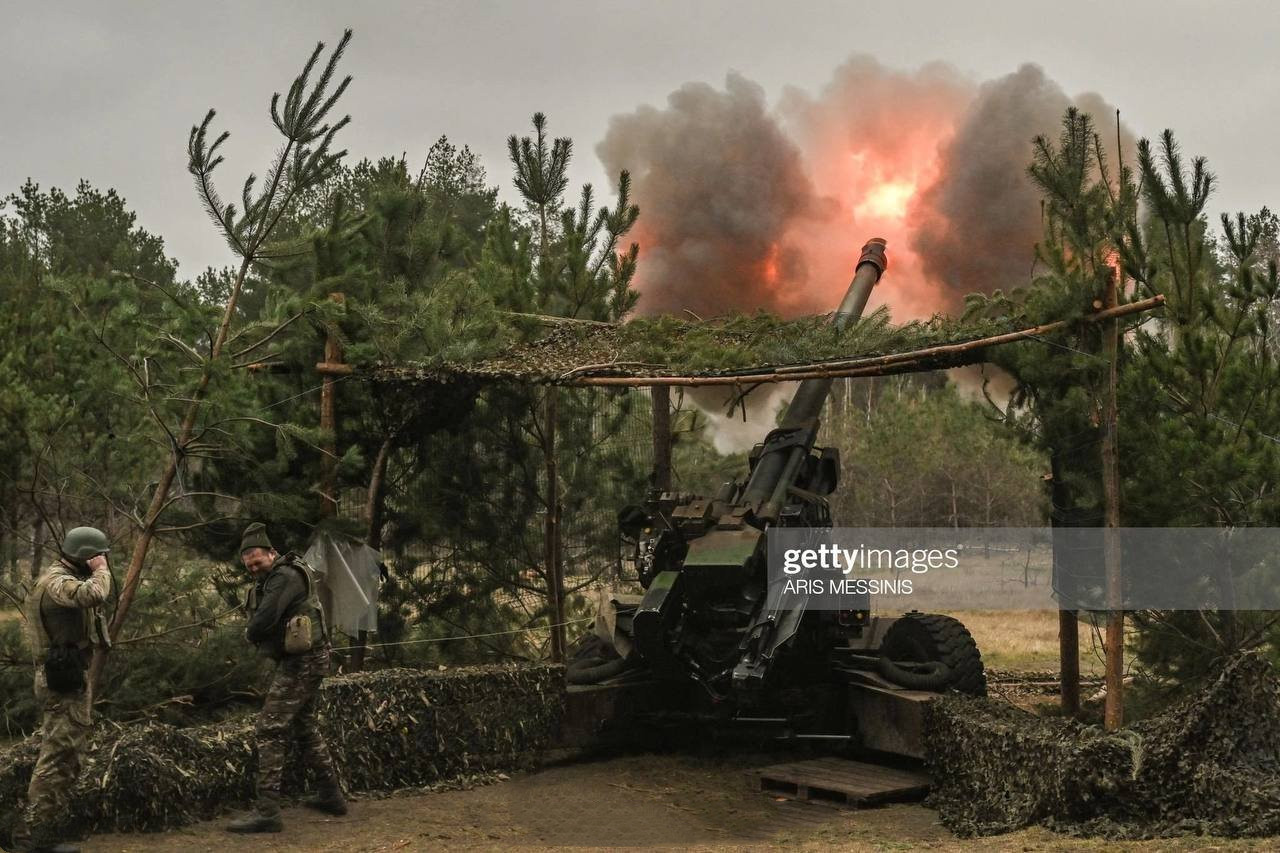 The NATO general arrives at the front line and directs the blitz ...