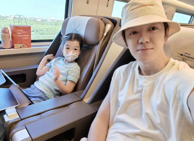 Wang Yuexin settled in Shanghai after divorce, and she and Wu Yating ...