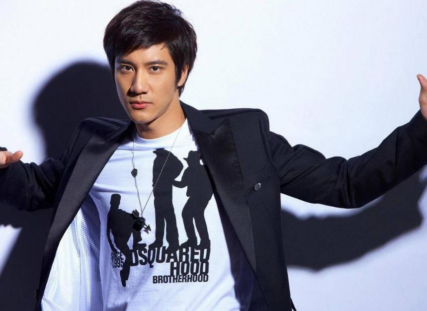 Lee Jinglei's true education was taken away, his original name and life ...