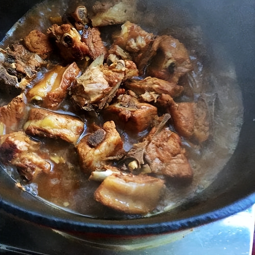 Home-cooked pork ribs, the skill of blanching is very important, teach ...