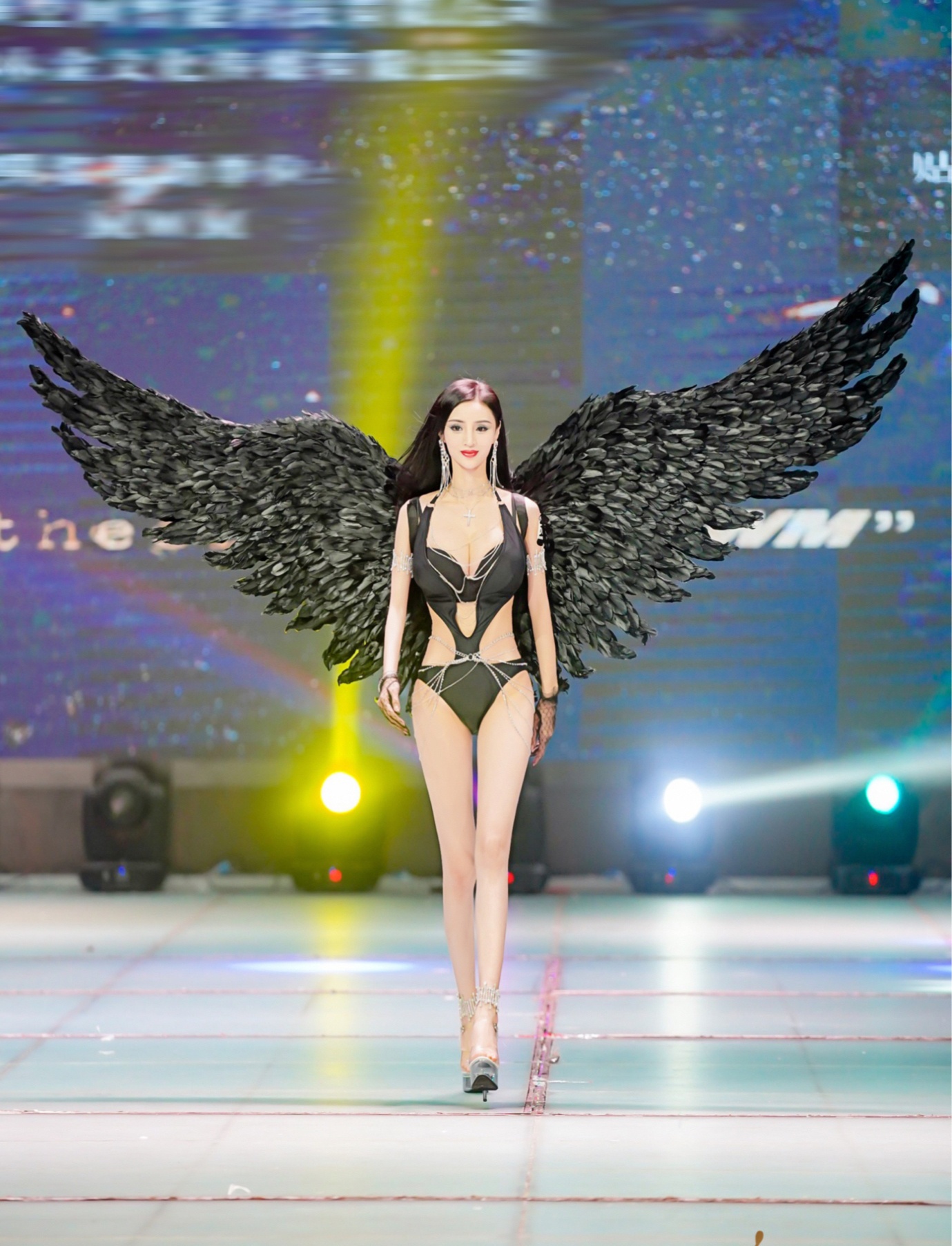 Wu Chunyi, the champion of the Global Supermodel Professional Championship, shares the photo of ...
