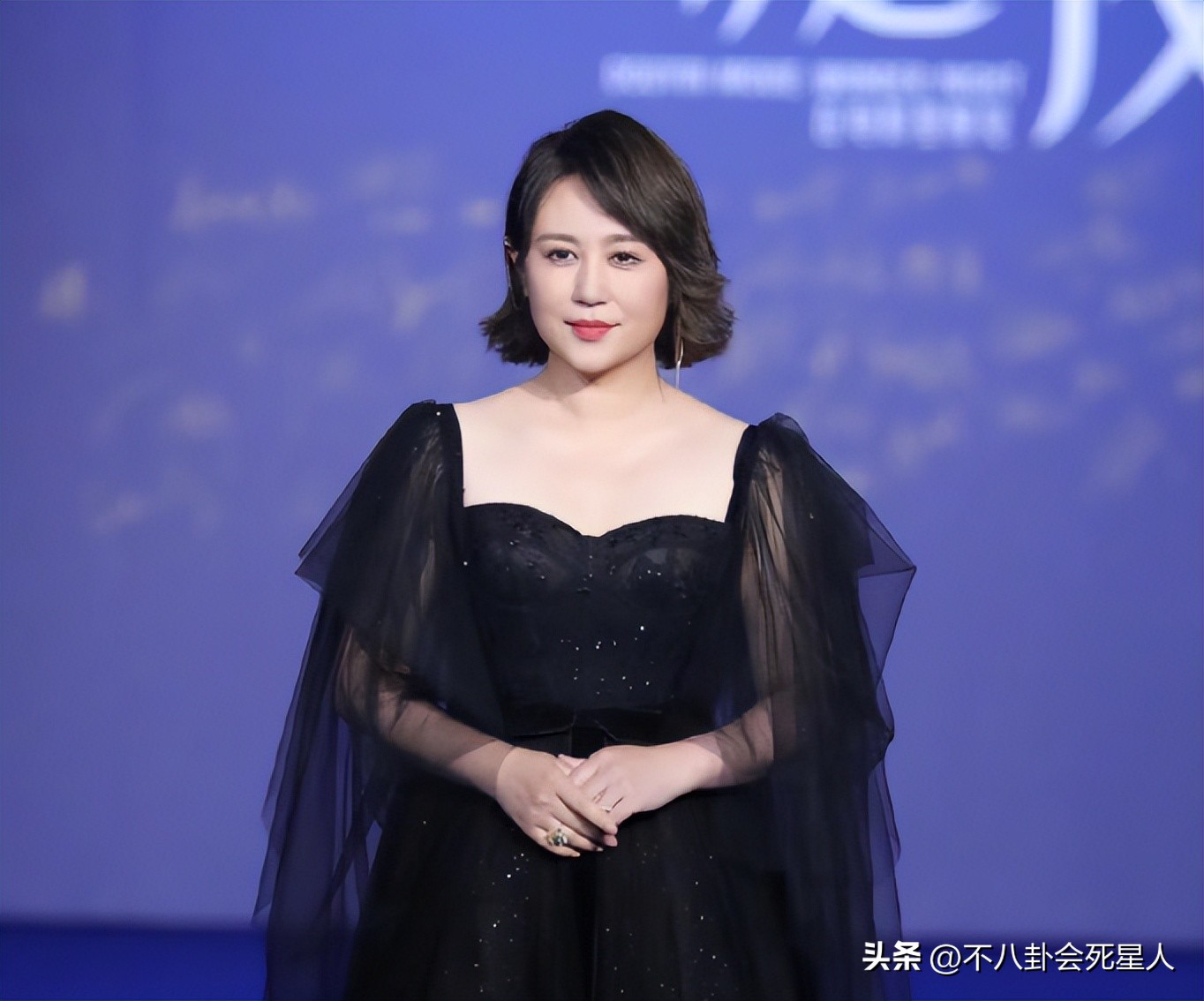 This night in Shanghai, Zhang Zifeng has a sultry waist, Hui Yinghong ...