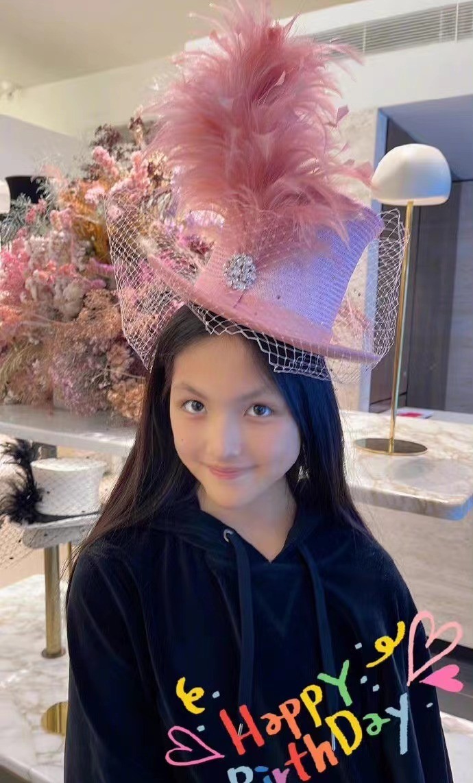 Wang Shiling's recent situation!Celebrating 13th birthday in a British ...
