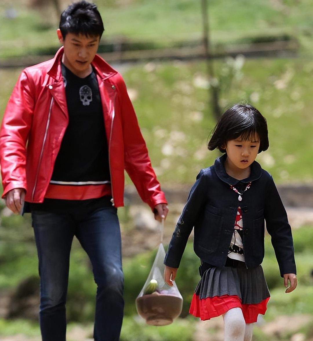 The whole family celebrates Bao Lei's 47th birthday! The 14-year-old ...