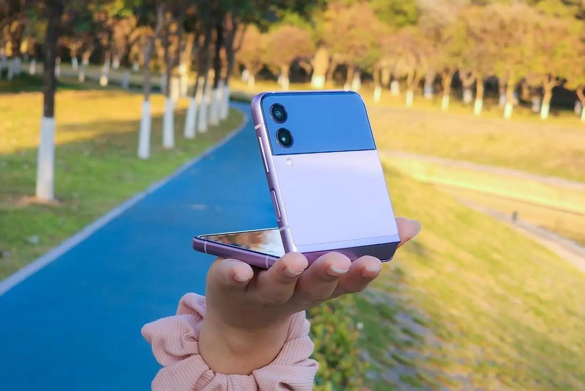 More than 3,000 yuan to experience the flagship of the folding screen ...