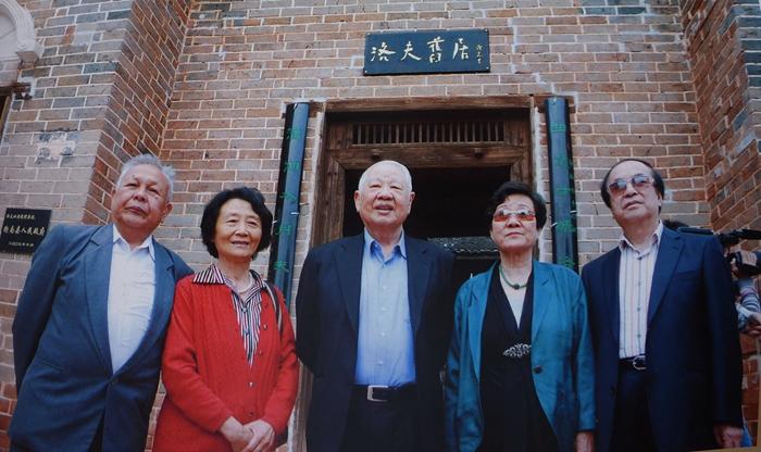 The Twin Stars of Taiwan Poetry——Comparative Analysis of Yu Guangzhong ...