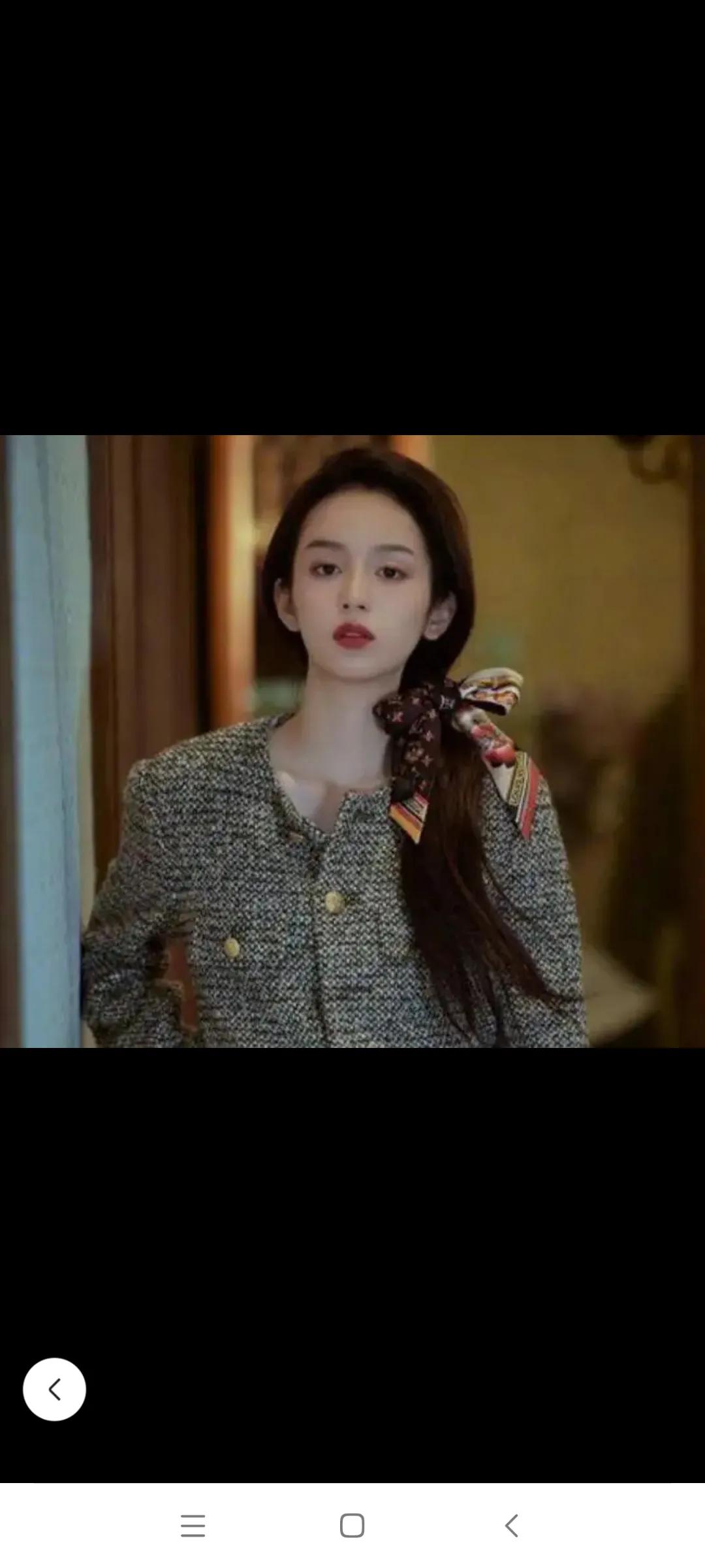 After the 1995, Xiaohua also bumped into her face, and Zhang Jingyi and Zhou are also like twins ...