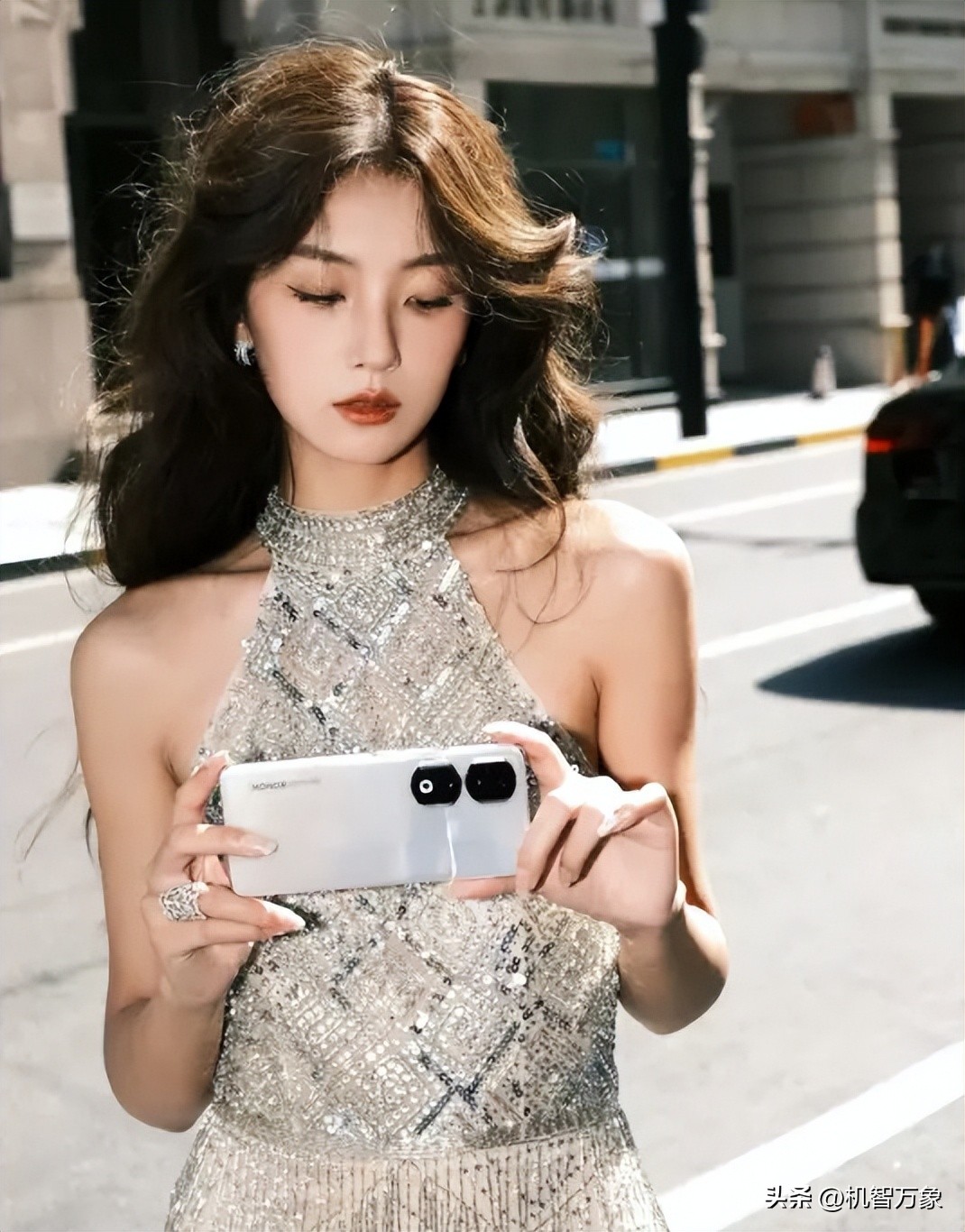 "Star Diamond Silver" is inspired by the jewelry crown Zhao Ming: Honor 90 series video screen ...