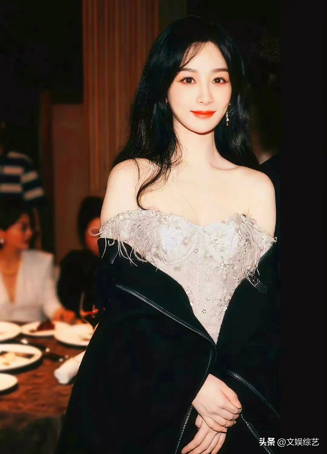 Yang Zi and Song Qian had a private date and dinner, two beauties were ...