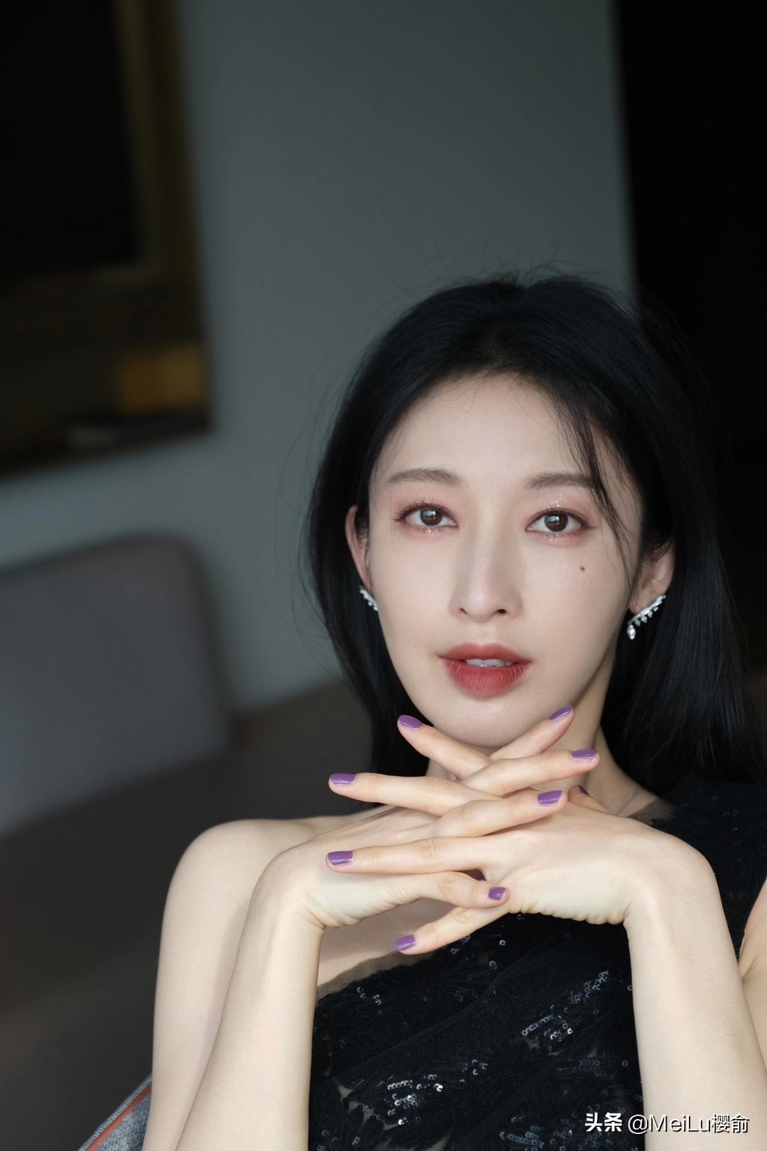 Zhang Li is gentle, elegant and beautiful, with a slender figure and a ...