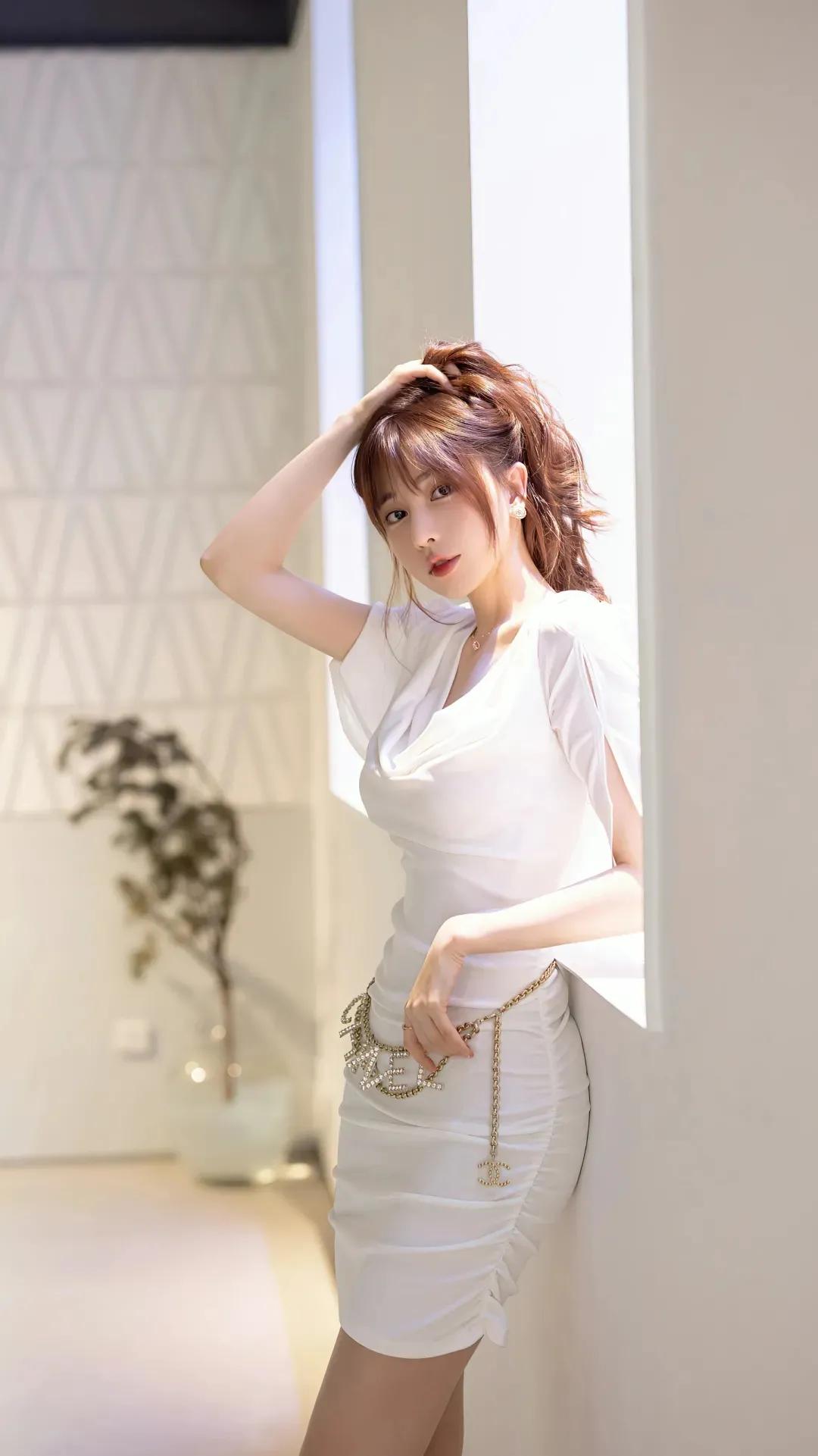 Temperament goddess Lynn Liu Yining pure desire photo - iNEWS