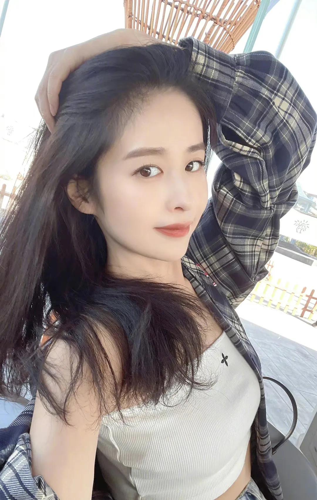 Beautiful actress Yinger - iNEWS