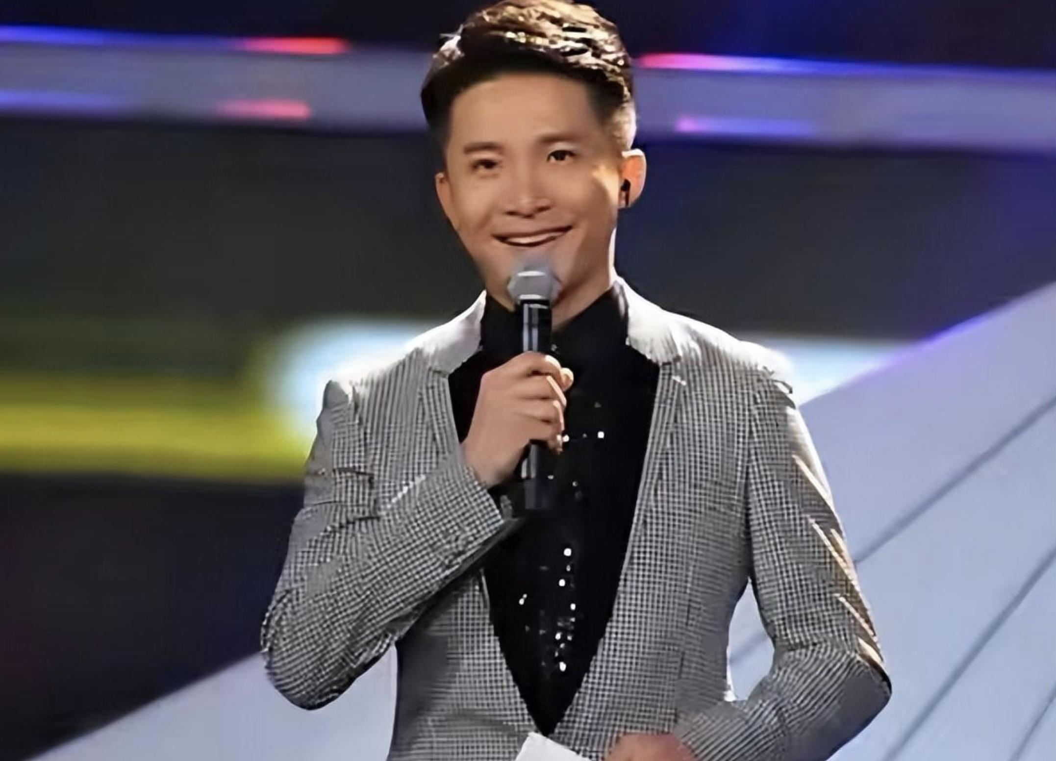 Bian Ce: At the age of 26, he became the host of CCTV. At the age of 32 ...