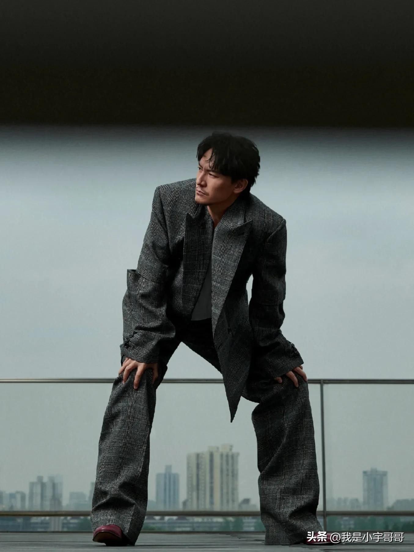Zhang Zhen appeared in the August issue of the latest ELLEMAN magazine ...