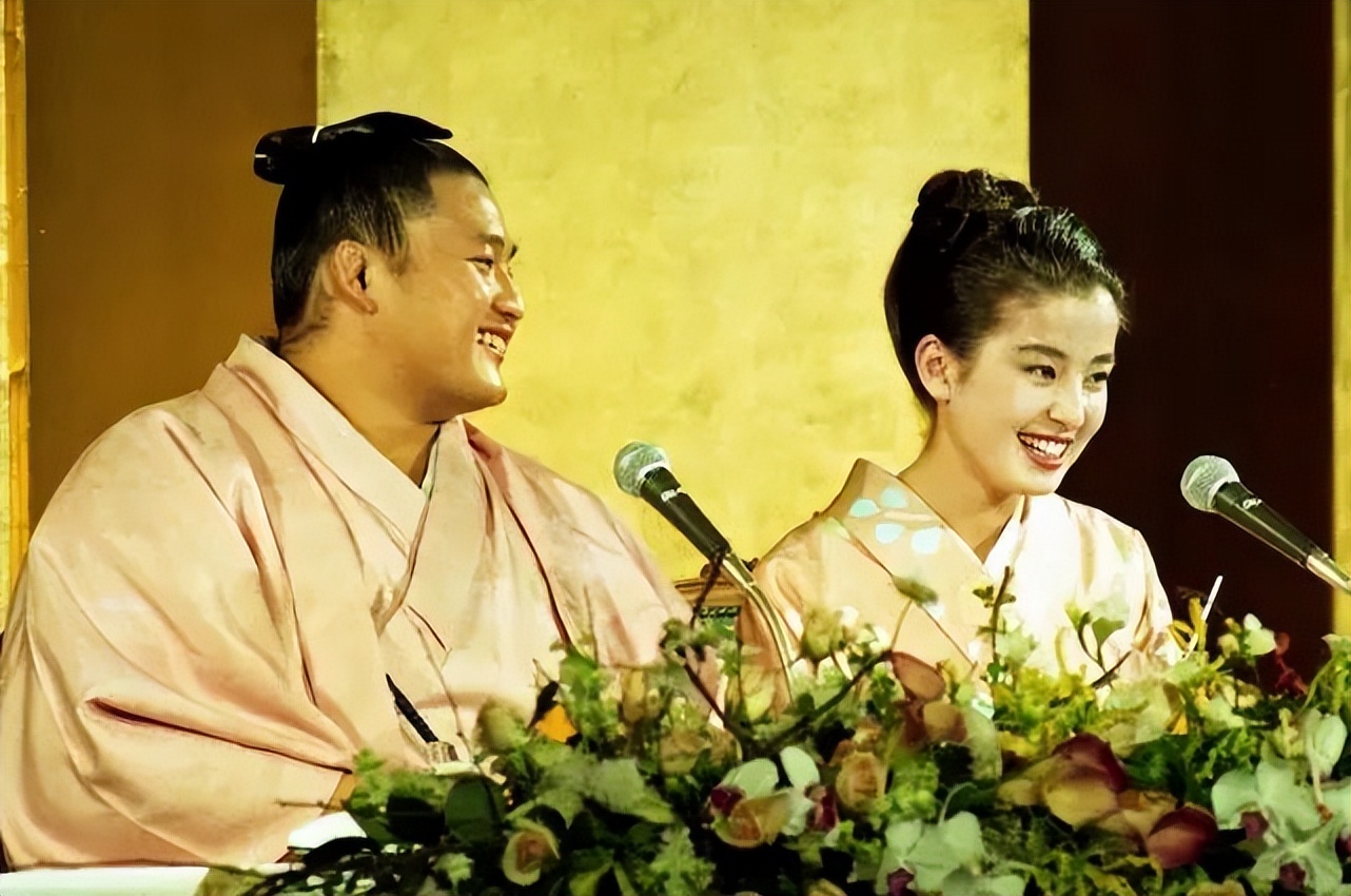 Sumo wrestler, Japanese female star rushing to marry?What is the charm ...