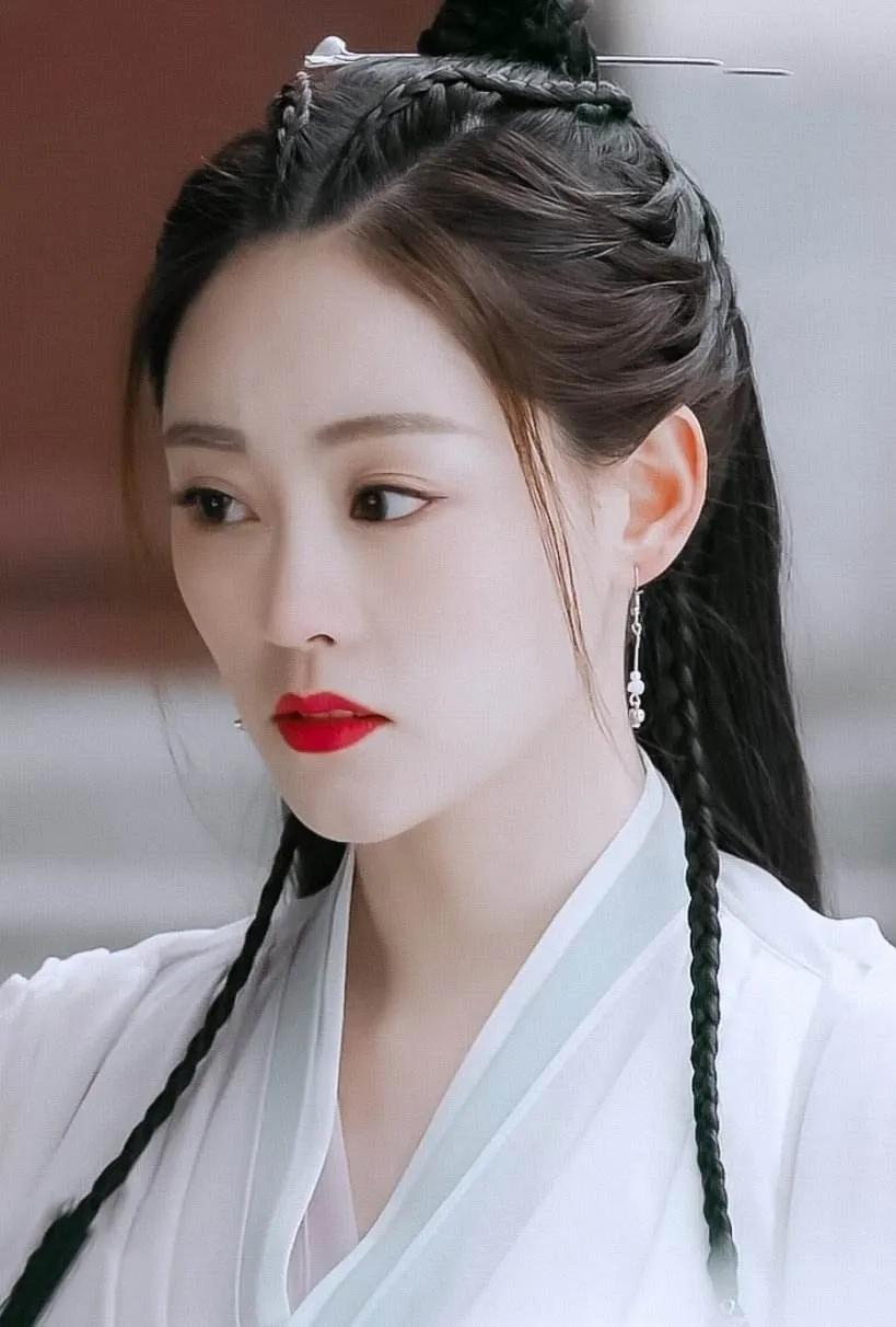 Comparing several versions of Zhou Zhiruo, who is the goddess in your ...