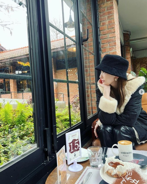Chen Ruoyi had afternoon tea with her elder son, Kimi took pictures of ...