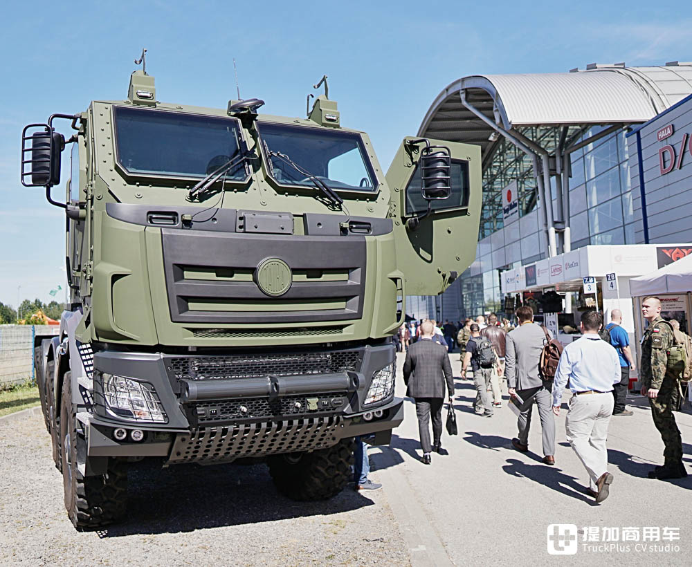 8x8 drive with armored bulletproof cab, Tatra Phoenix Phoenix military ...
