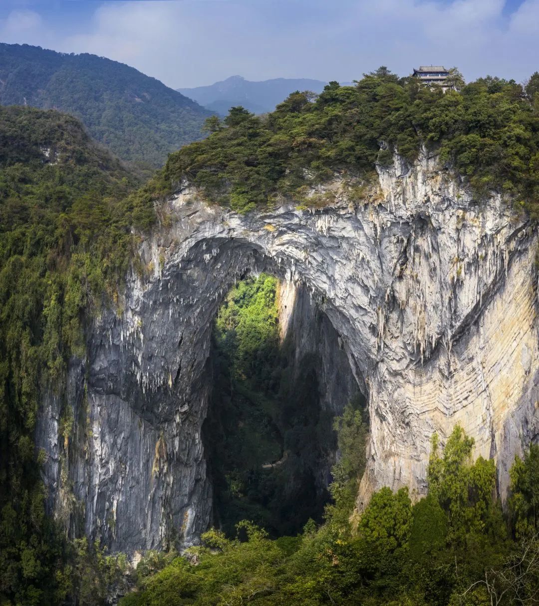 The "Fairy Bridge" was discovered in northern Guangdong, and it was ...