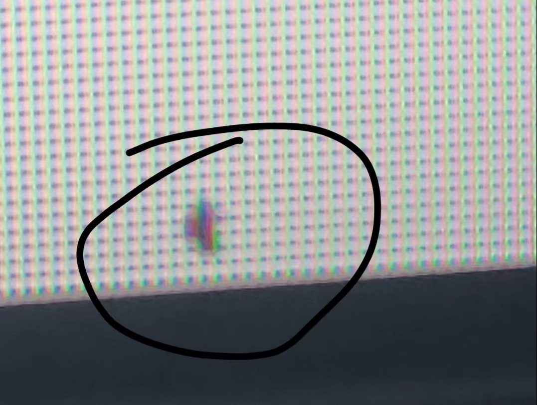Complaints about Red Devils display's blurred screen and burn-in screen with bad pixels, no ...