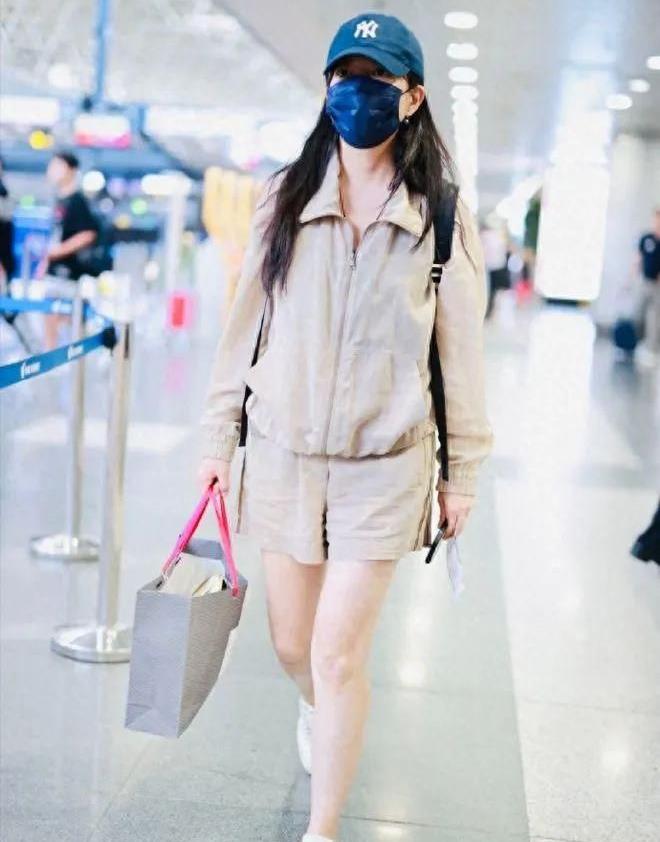 The 47-year-old Zhao Wei finally appeared after disappearing for a year ...