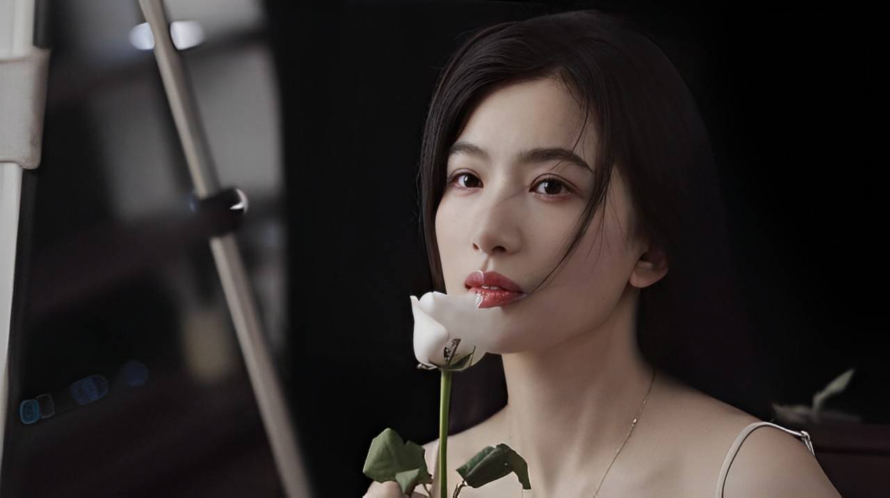 Long Yili's new photo shows a fresh style, the absolute existence of ...