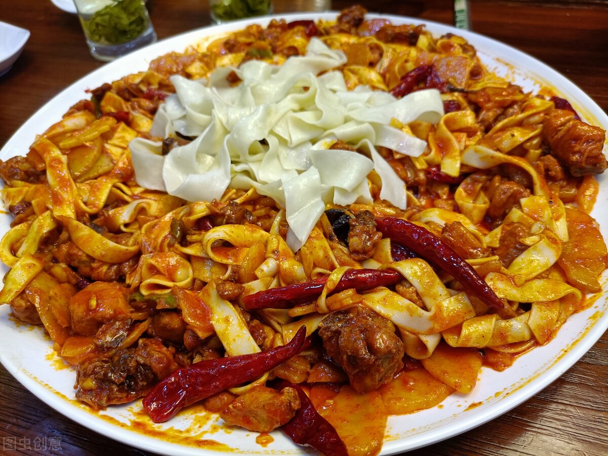 Home-cooked method of braised carp, cheat sheet of shredded pork - iNEWS