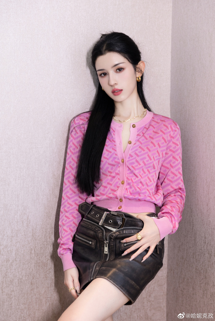 Xinjiang actress Hanikezi's photo is super beautiful! The exotic long ...
