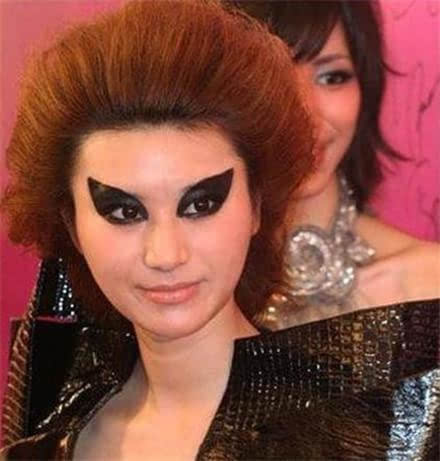 Female celebrity rollover styling award: inappropriate hairstyle, it ...