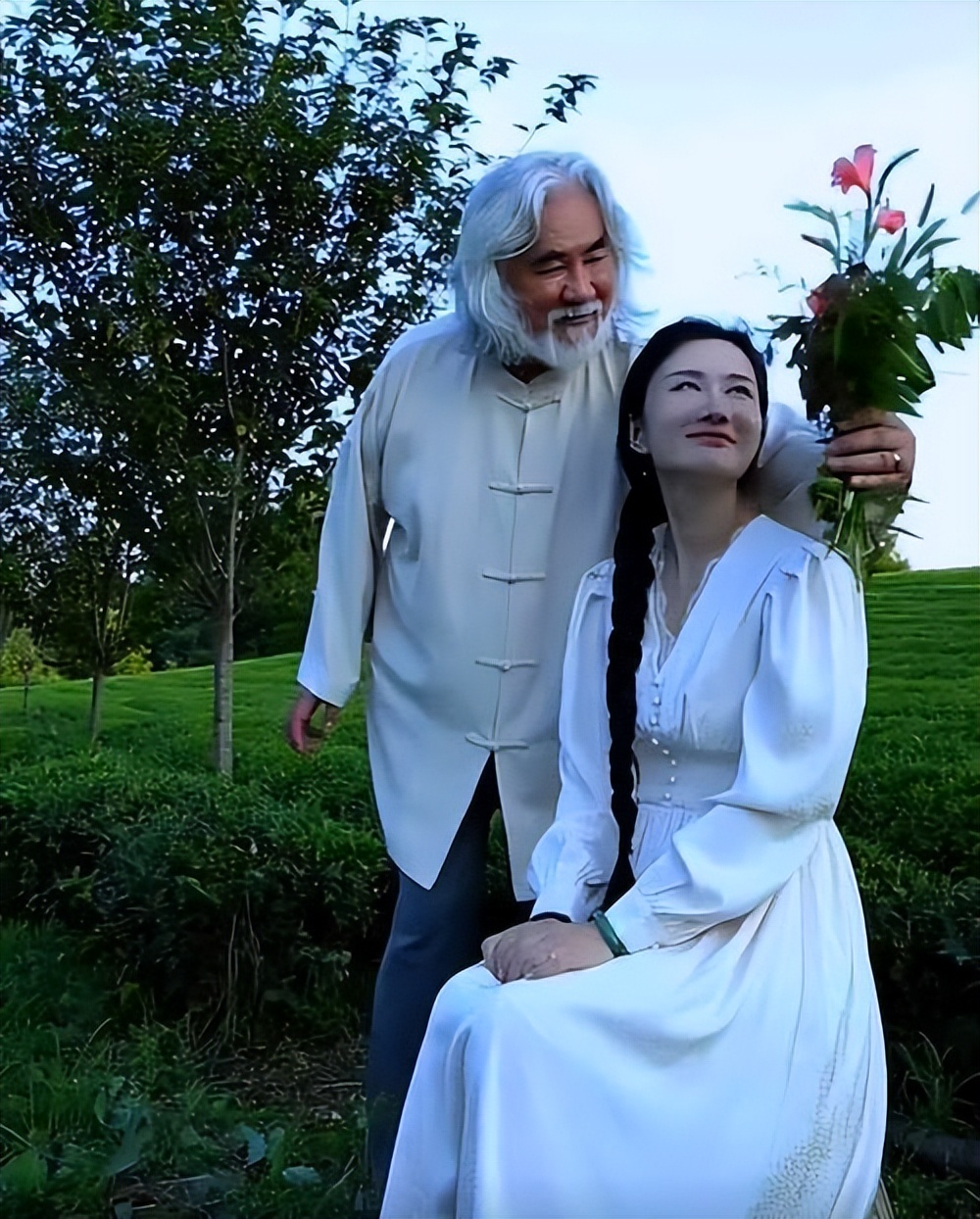 What happened to marrying an old man? Du Xinglin live broadcast lists the famous people looking ...