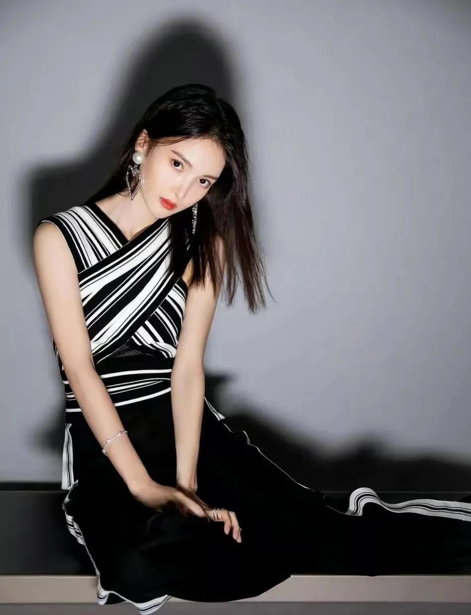 Celebrity photobook "Jin Chen" - iNEWS