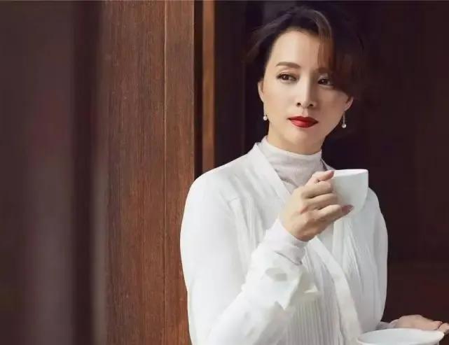 Dong Qing's life as a scholar - iNEWS