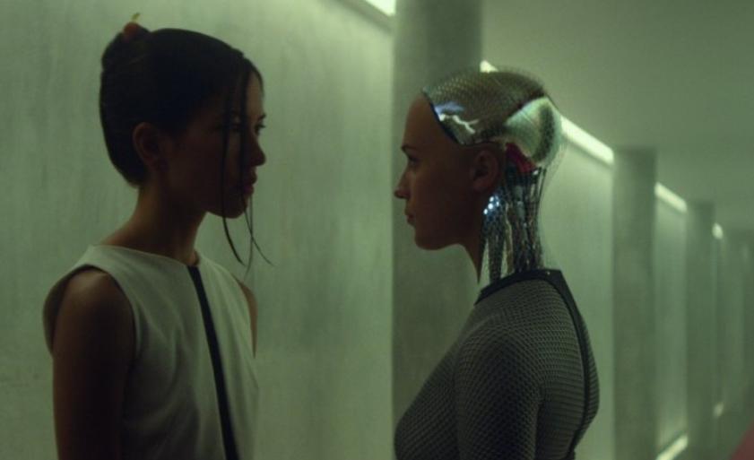 In the horror sci-fi film "Ex Machina", the programmer fell in love ...