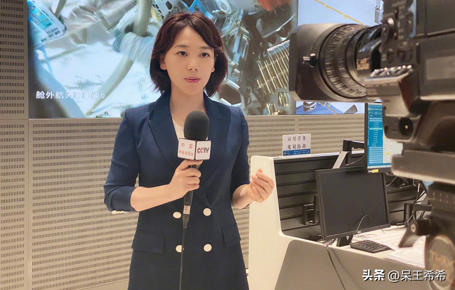The CCTV news program was connected to "Space" for the first time, and ...