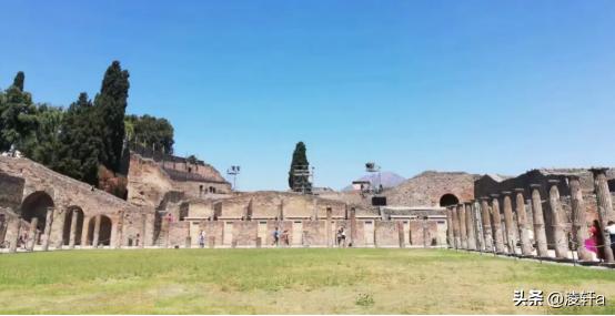 How was Pompeii discovered? What impact did its development have on the ...