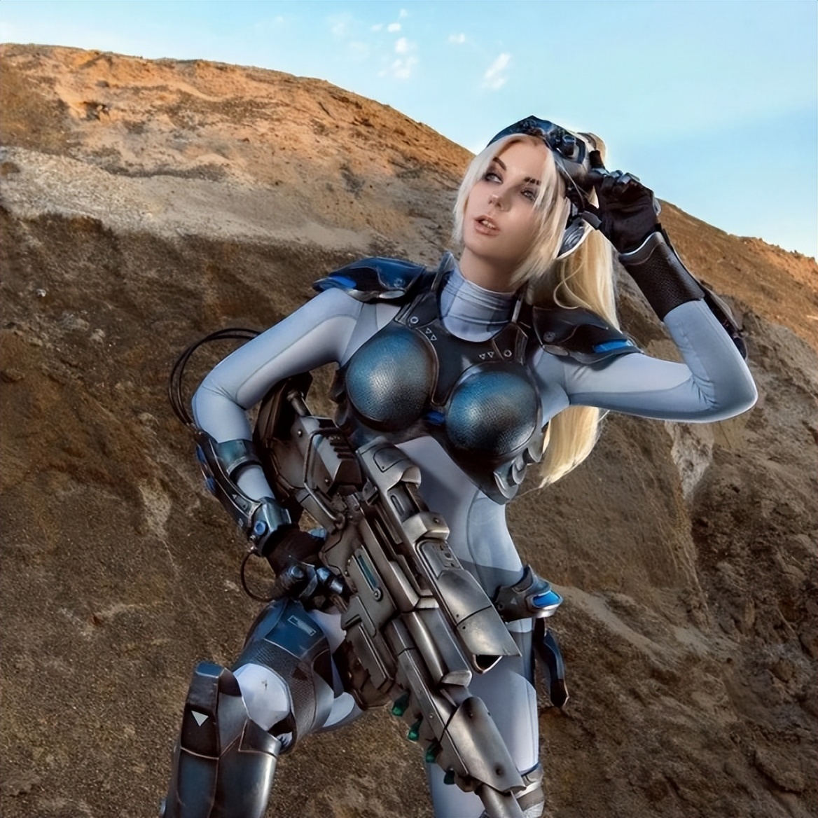 Russian girl COS "StarCraft" Nova: Tights show the perfect figure - iNEWS