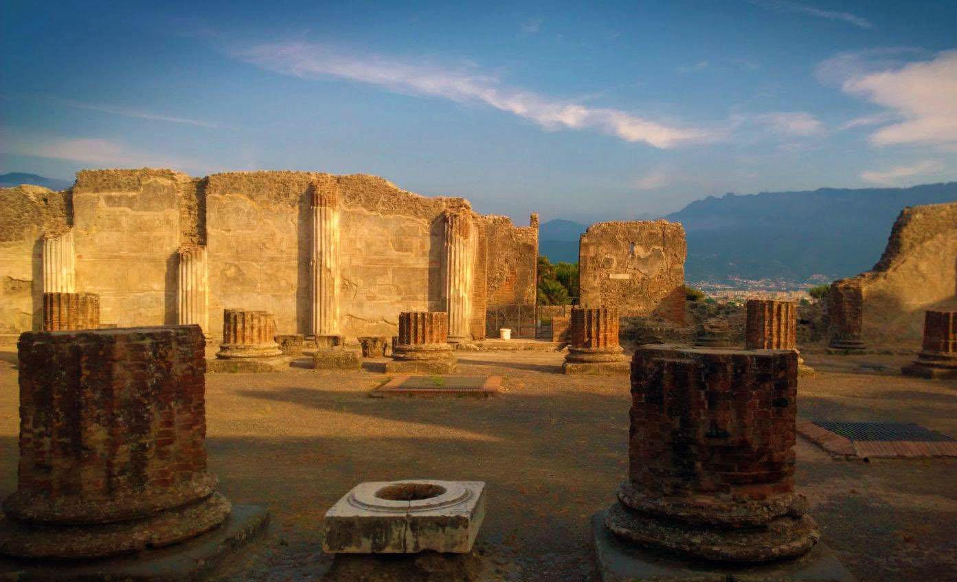 Aristocratic Life and Social Change in the Ancient Roman Empire: Power ...