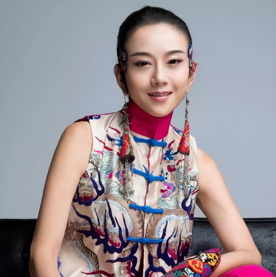 Yang Liping's new dance overturned again? Dressed in revealing clothes and bold movements, "Nude ...