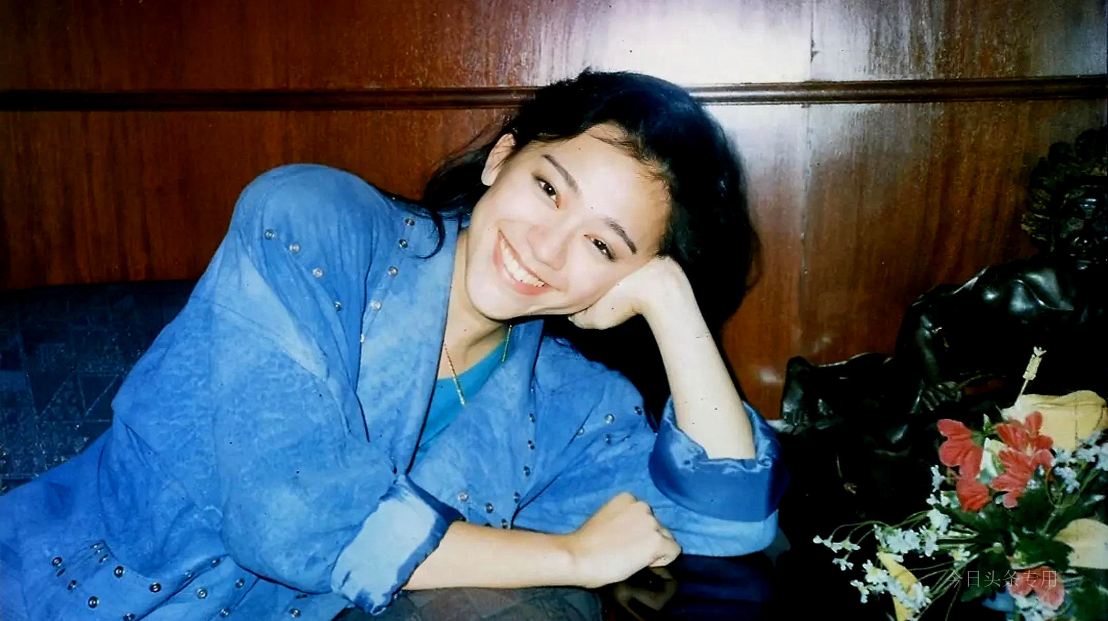 A rich actress went to the sea to make a tertiary film. She bluntly ...